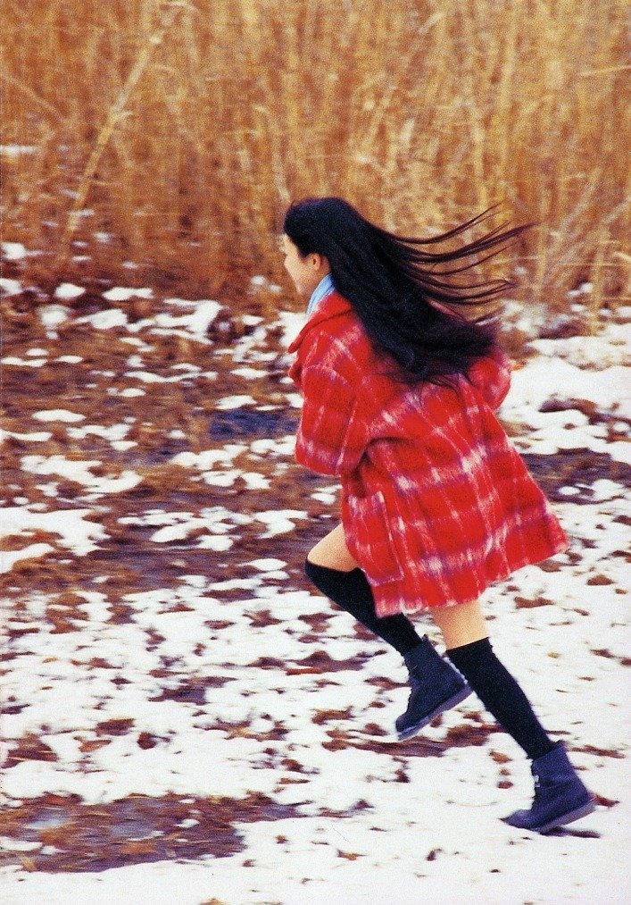 @loomii:栗山千明1997年的写真集《神话少女》，日本摄影大师筱山纪信 桃子圈