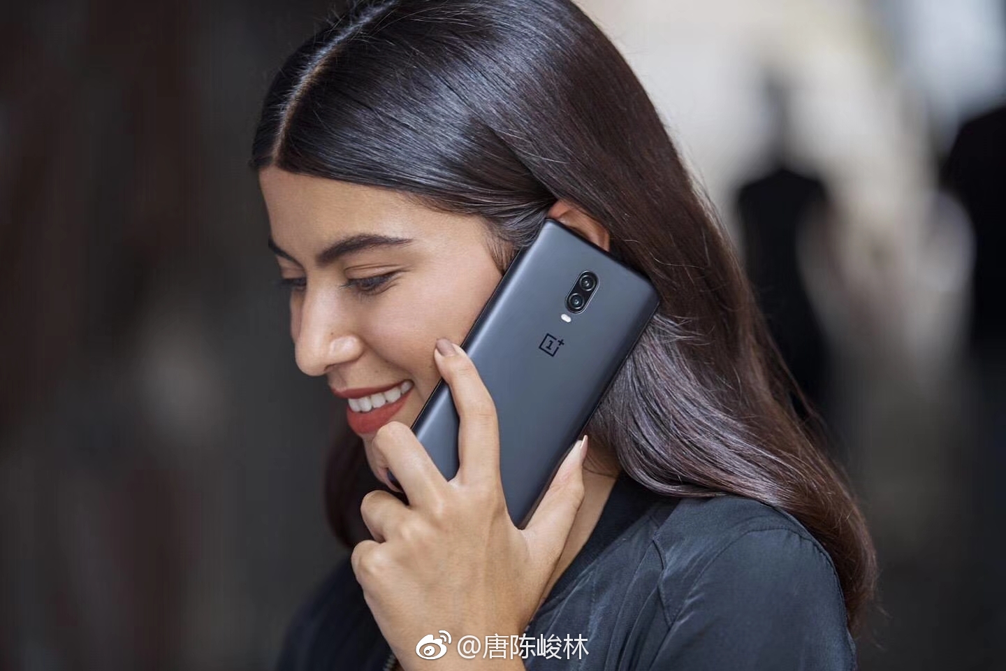 @唐陈峻林:#心行者科技[超话]##心行者科技[超话]# 【一加6T正式在纽约发布】6.41英寸 AMOLED水滴屏，高通骁龙845芯片，Android 9.0系统。内置3700mAh电池 ...