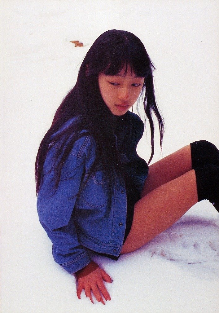 @loomii:栗山千明1997年的写真集《神话少女》，日本摄影大师筱山纪信 桃子圈
