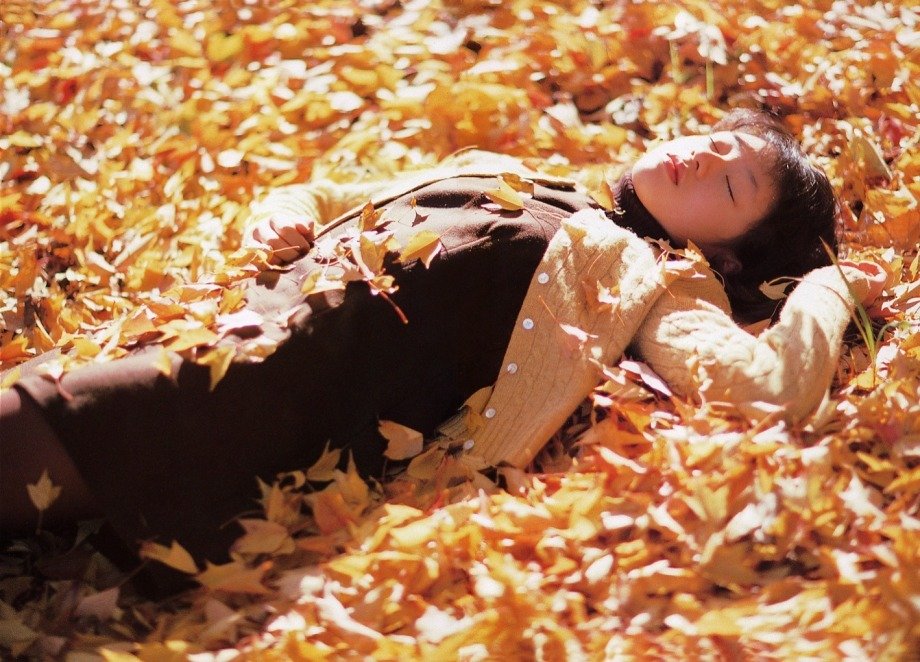 @loomii:栗山千明1997年的写真集《神话少女》，日本摄影大师筱山纪信 桃子圈