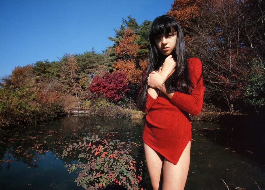 @loomii:栗山千明1997年的写真集《神话少女》，日本摄影大师筱山纪信 桃子圈